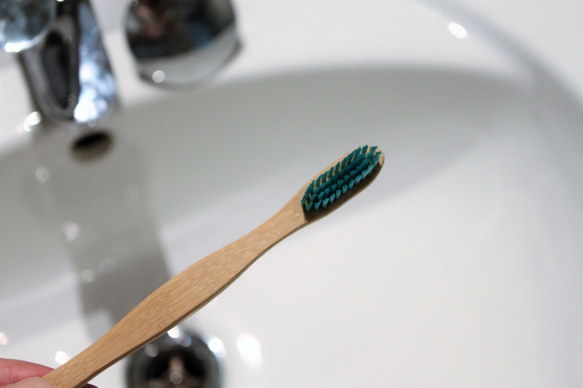 The Bamboo Earth Brush Review | The Glam Green Girl